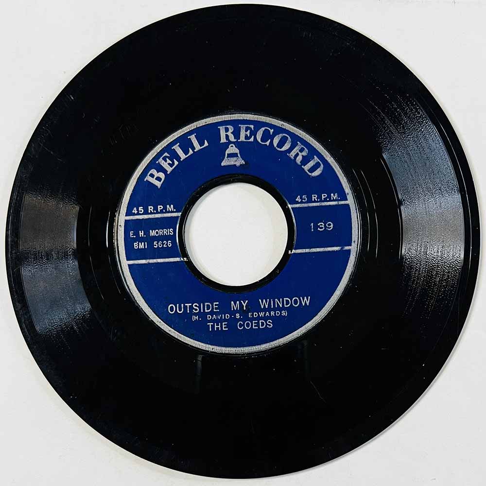 Coeds / Mona Robbins Outside My Window / Mama - vinyylisingle